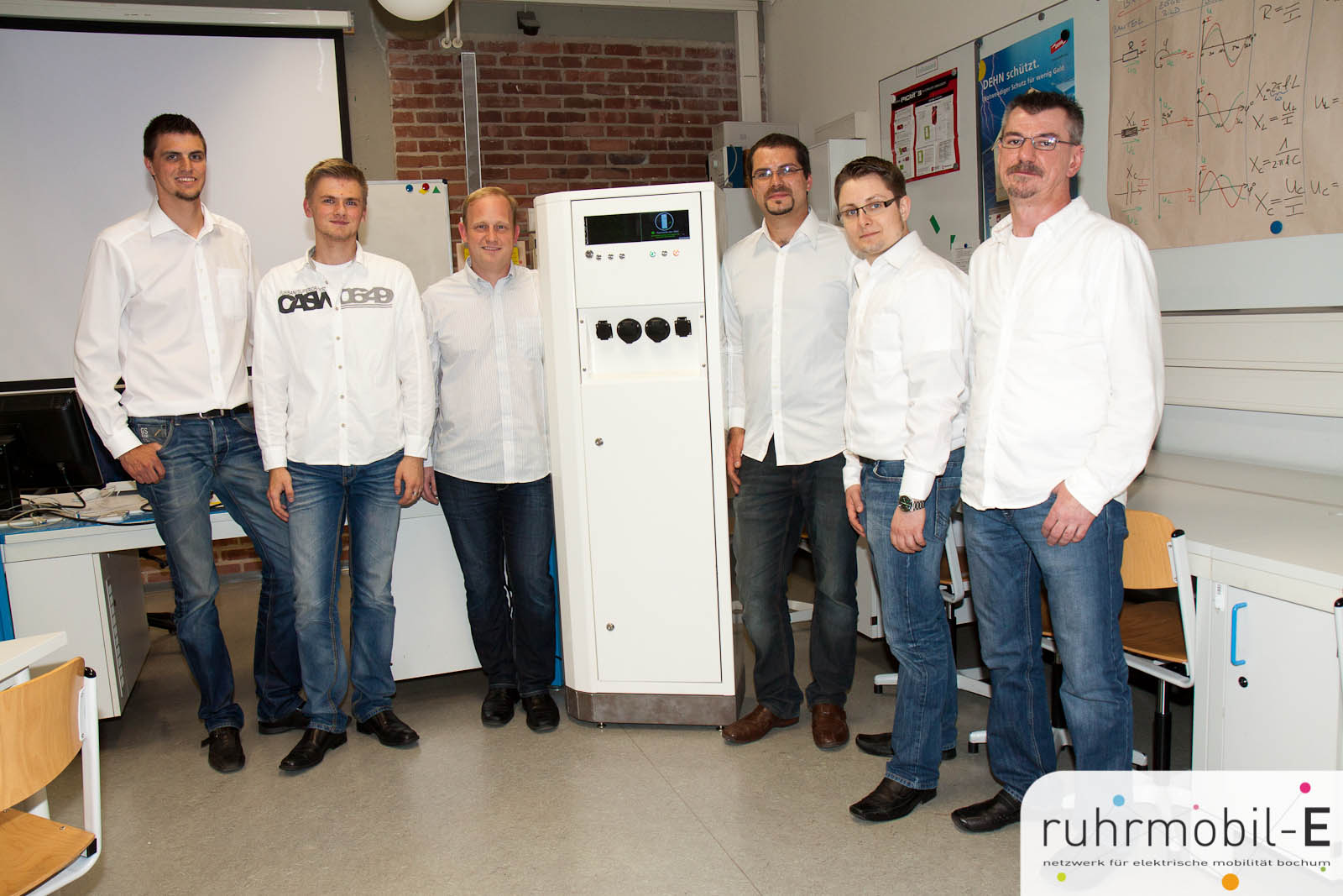 Studierende der TBS1 entwickeln und bauen Ladesäule selbst - ruhrmobil ...